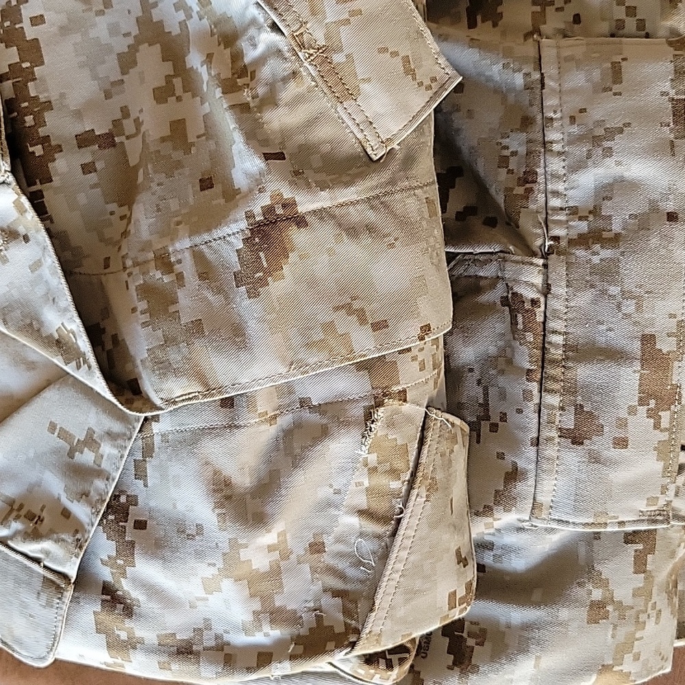Official Usmc Digital Desert Camouflage Uniforms. - Gem